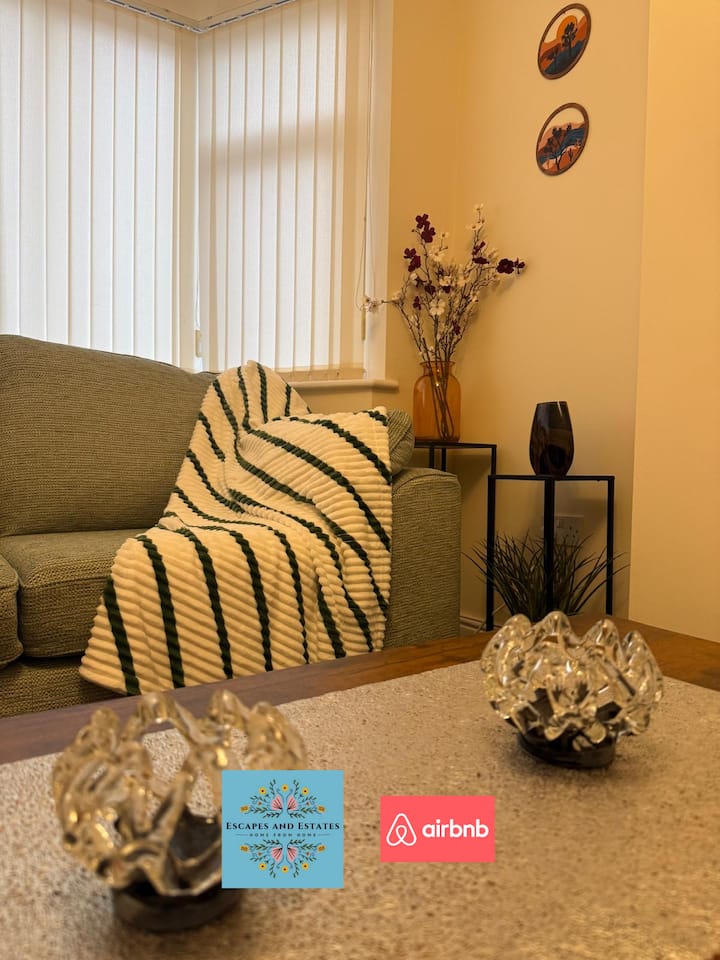 Large Birmingham Home | 3br + Free Parking + Wifi - Birmingham