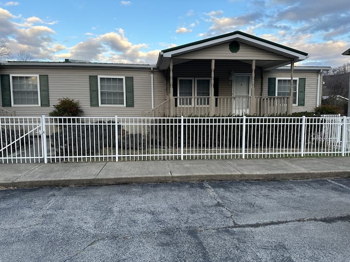 Heart Of The Highlands - Jenny Wiley State Resort Park, Prestonsburg