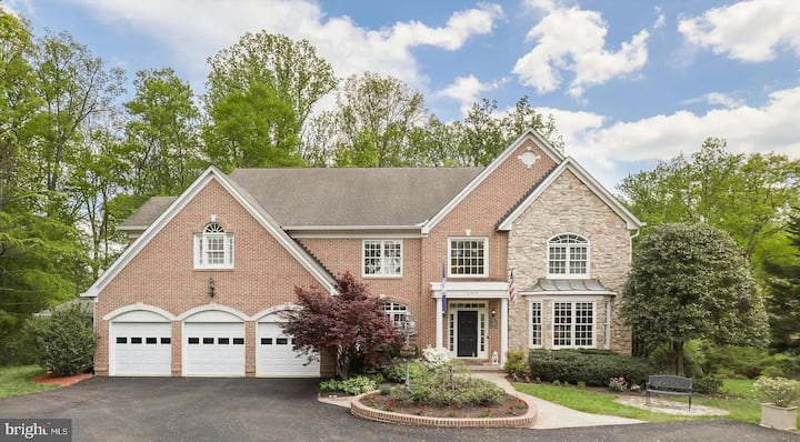 Ember Fox: Luxury Family Retreat - Annandale, VA