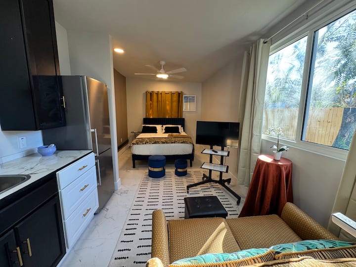 Cozy Getaway In Deland Studio Apartment - DeLand, FL