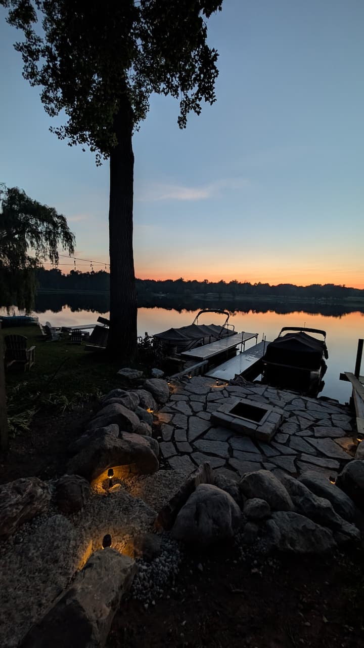 All Sports Lakefront Sunset W/deck, Firepit, Dock - Holly Recreation Area, Holly