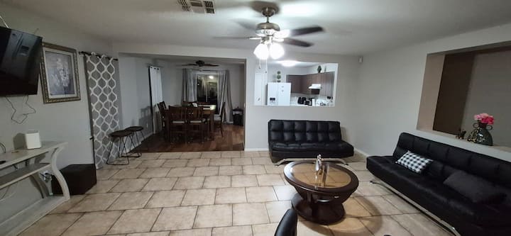 Beautiful Airbnb Home - Peoria, AZ