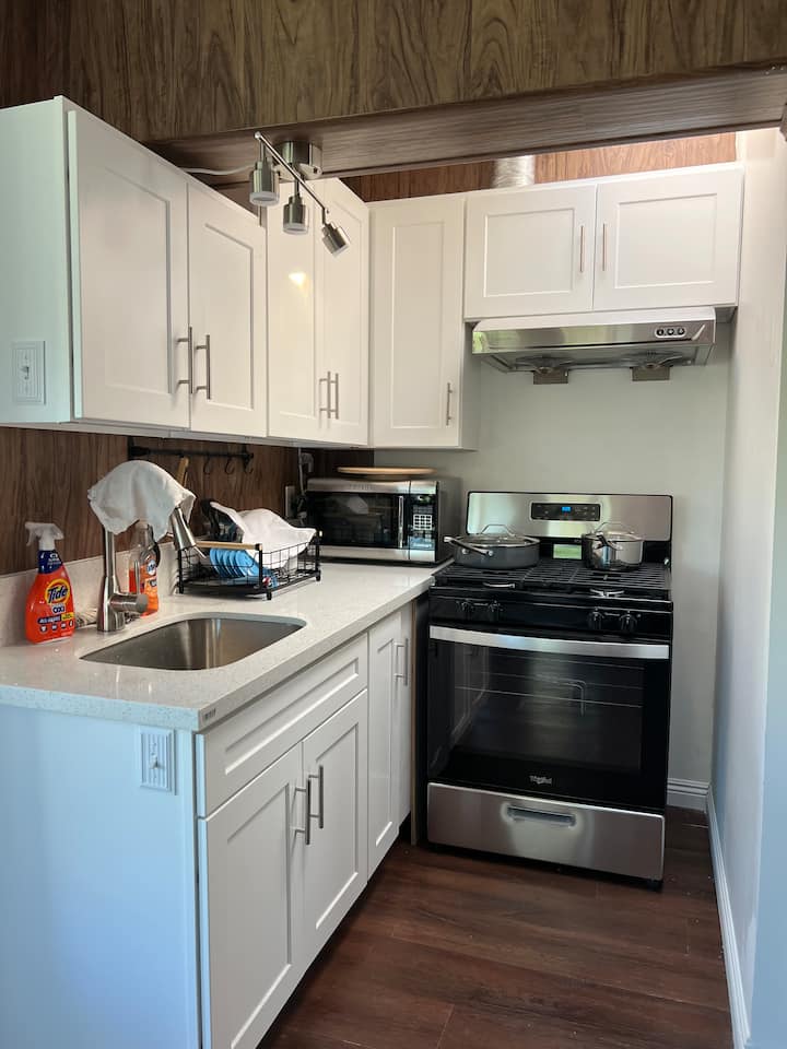 Traveler's Home                       (旅途之家） - West Covina, CA