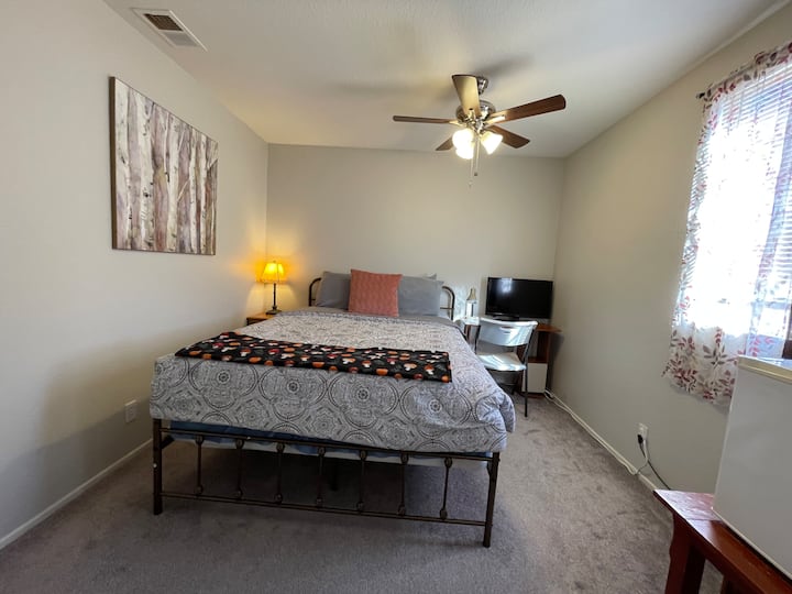 A Cozy Bedroom5 In Lancaster Near Avc - Lancaster, CA