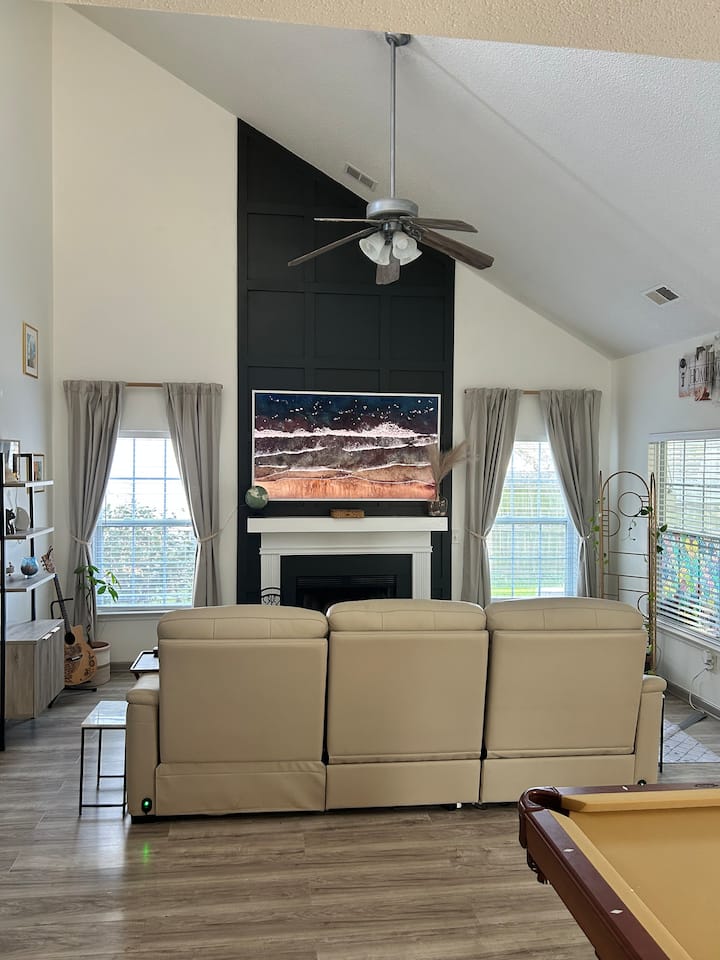 Chic & Central Charleston Retreat • Pool Table - Goose Creek, SC