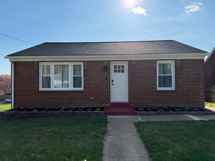 Cozy Home Near Downtown Frederick. - Frederick, MD
