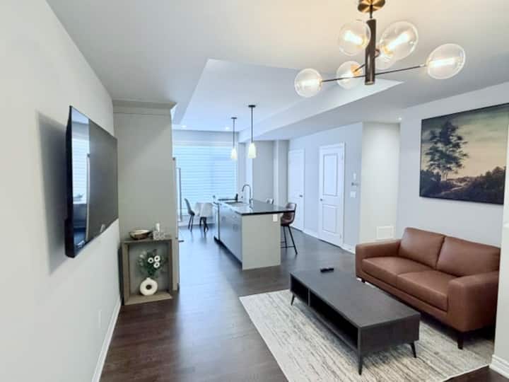 Oakville 2br | Cozy & Central | Parking - Milton