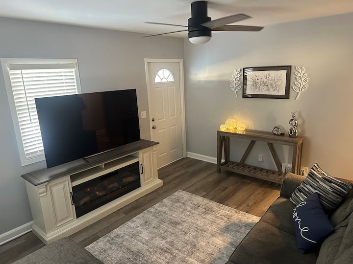 Cozy Cove-close To Downtown! - Altoona, WI
