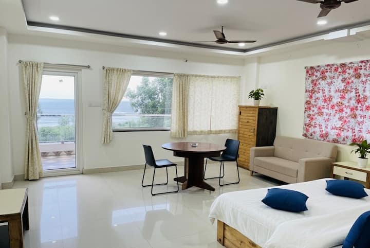 Destinedge's Harbor Lights Sea Homestay - Visakhapatnam