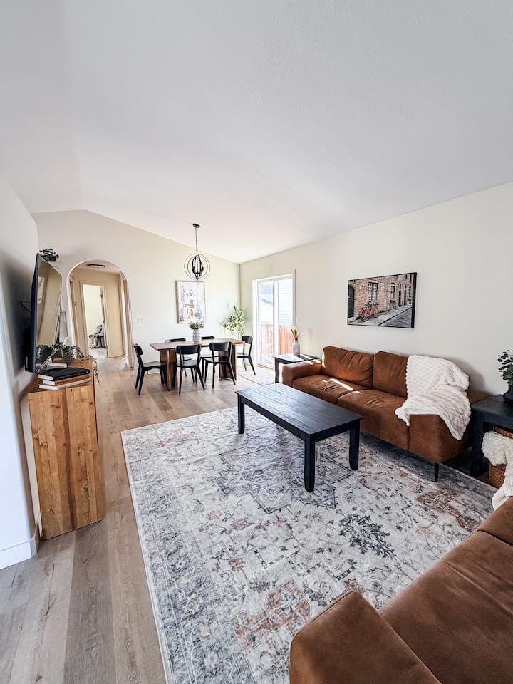 Modern 4br | Newly Renovated | Grande Prairie - Grande Prairie