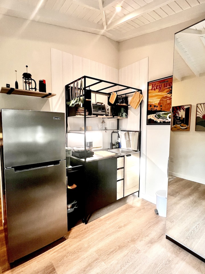 Tropical Mango Suite W/private Patio - North Miami, FL