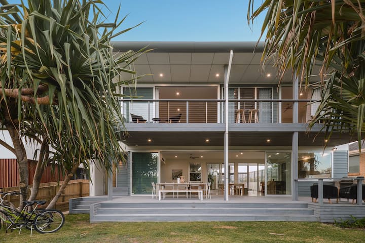 Dune House Absolute Beachfront - Pottsville