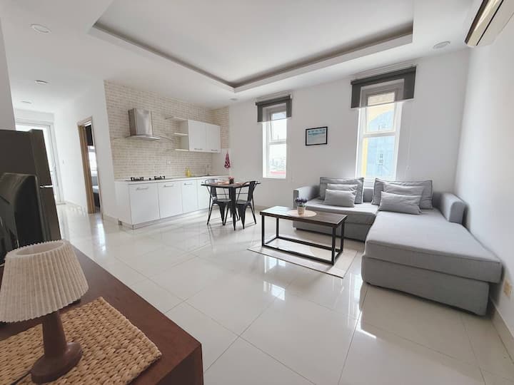 Cozy 2-bedroom Apt In Phnom Penh - Camboya