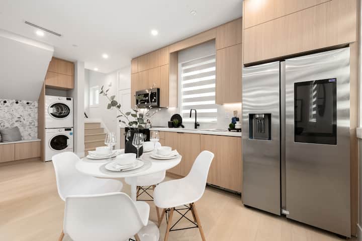 Ed’s Hideway - Vancouver