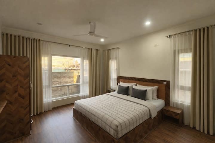 Sombul :The Retreat. - Srinagar