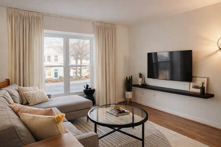 Chic Columbia Retreat | Theater Room, Deck & Grill - Columbia, MD