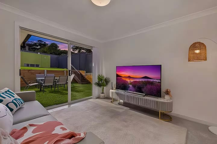 Modern 3br Home | Courtyard & Family Friendly - Campbelltown