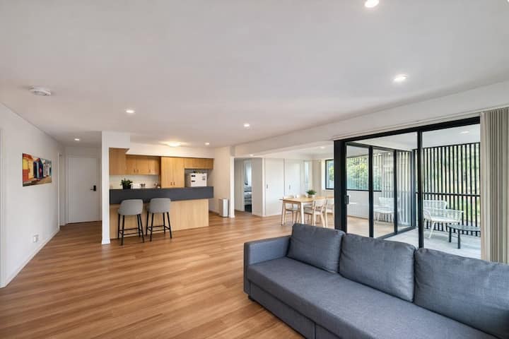 Stay On The Mains – 3br Unit Central Location - Brisbane