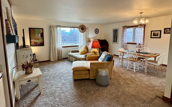 Birch Grove: 
Your Cozy Home Away From Home. - Kalispell, MT