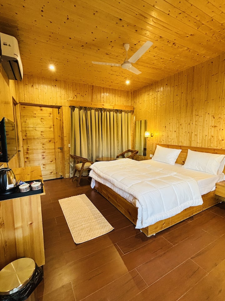 Deluxe Balcony Room At Bundela Woods Cottage - Khajuraho