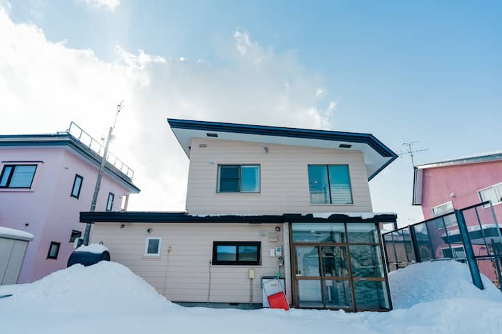 【Cabin Build 桜】広々一軒家貸切｜シンプルで暖かい宿 - Asahikawa