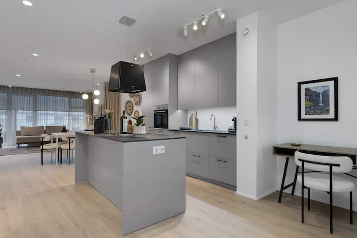 Modern & Cheerful 3br Central Area | Free Parking - Islande