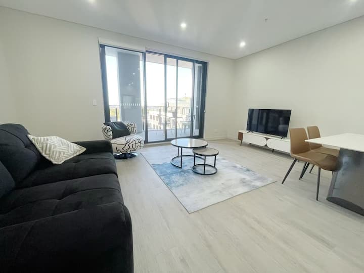 Relaxed Coastal Living 2br Apartment In Caringbah - Cronulla