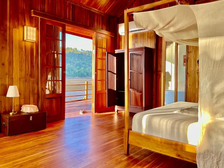 Golden River Bungalow - Laos