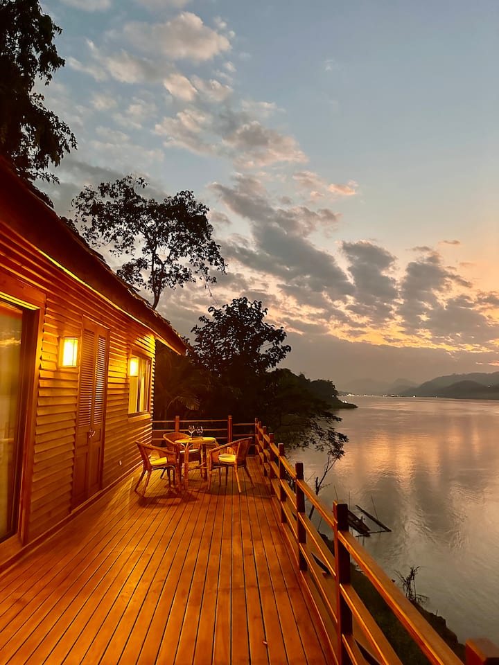 Golden River Bungalow - Laos