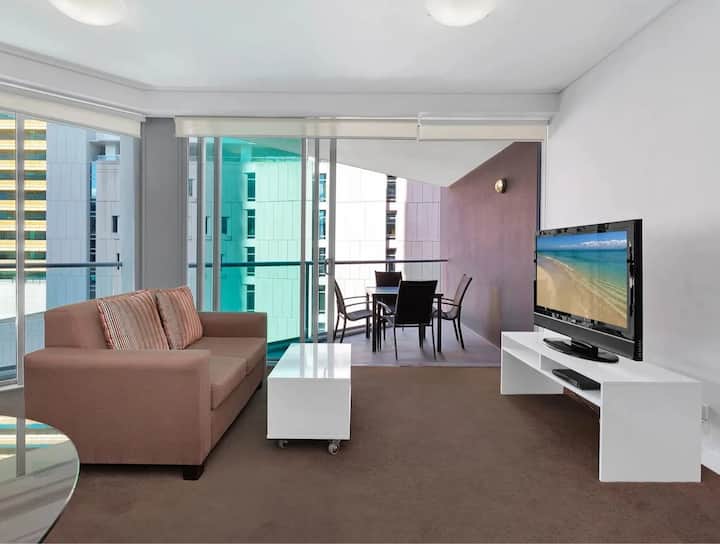 River View 1br W/ Balcony And Pool Access - Brisbane