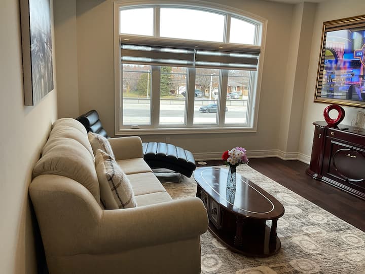 Modern Luxe Home | 2br | Balcony | Parking - Oakville