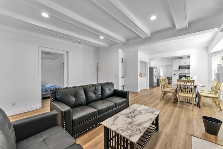 S Modern 4br Retreat |5 Beds| Close To Usc & Dtla - Los Angeles, CA