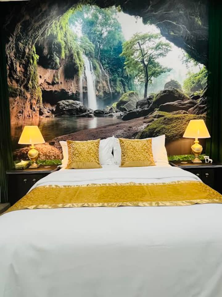 Stylish Delta Suite • Quiet Stay + Free Parking - Delta