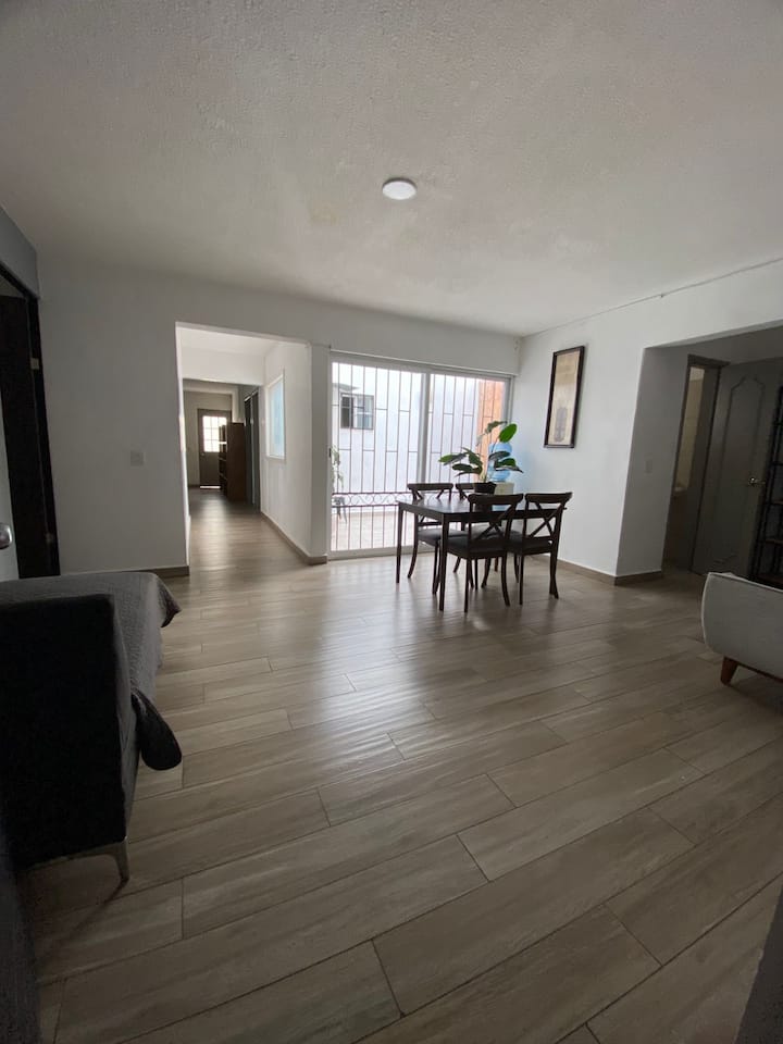 Spacious Ground Floor Apartment For 12 People - Guadalajara