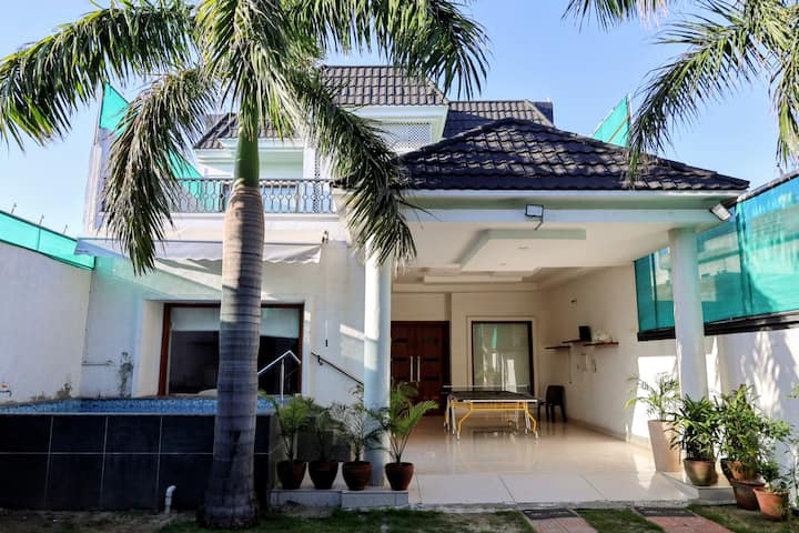 Entire Villa With Pool, Tt And 8 Ball Pool! - Amritsar