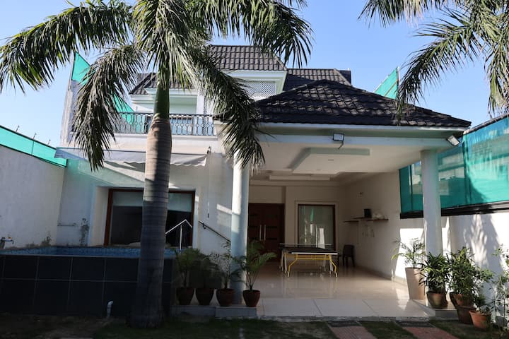 Entire Villa With Pool, Tt And 8 Ball Pool! - Amritsar