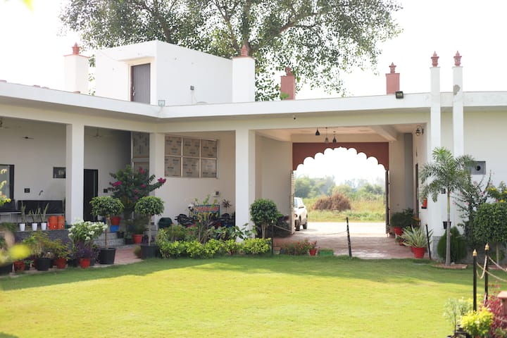 Peaceful Resort With Comfortable Stays - Bharatpur