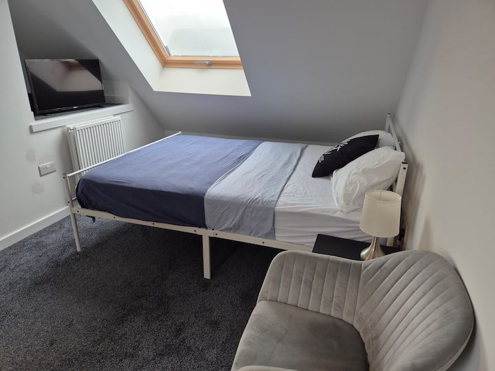 A Cosy, Newly Built, Modern Semi-detached House. - Sutton Coldfield