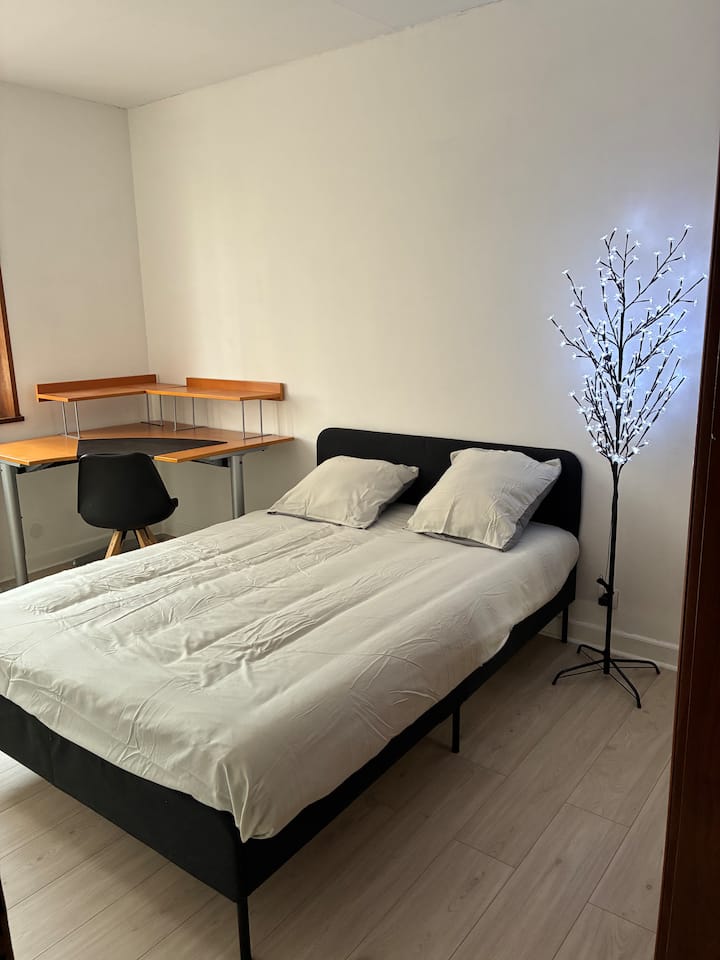 Chambre Privée Dans Une Maison En Collocation - Chassieu