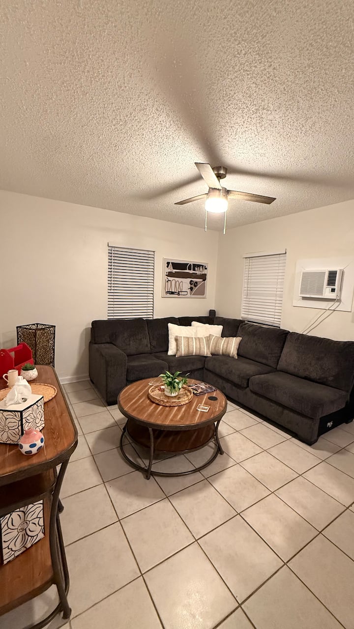 Perfect Cozy Hideaway For Two — Hollywood - Hollywood, FL