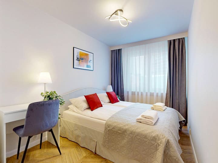 Golden Spot Apartment | 5 Min To Central Station - Varšava
