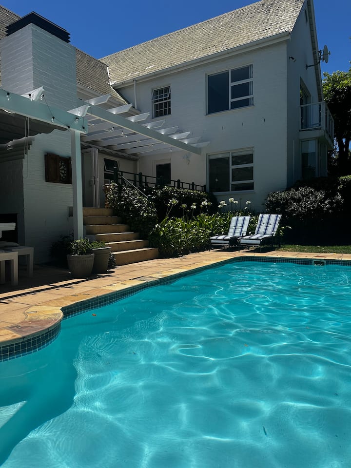 Spacious Somerset West Home For Families. - Somerset West