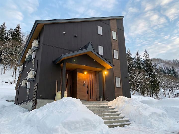 Nozawa Onsen New Chalet 5-min Walk To The Slopes - Nozawa Onsen