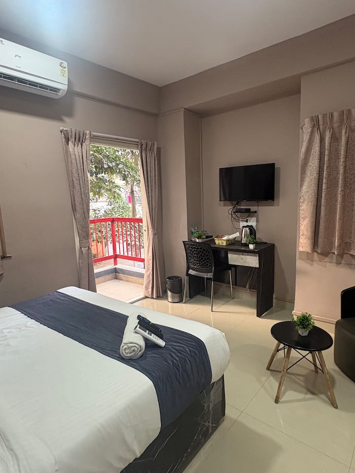 Sunshine In Balcony Luxury Stay In Baner Pune - 푸네