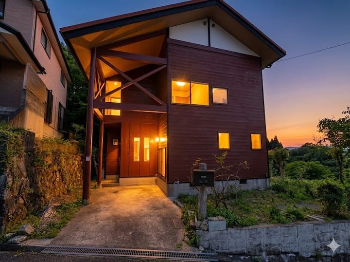大阪近郊でリトリート！
自然を満喫する大型プライベート別荘
絶景！森の寝室｜大人数宿泊屋根付Bbq - 池田市