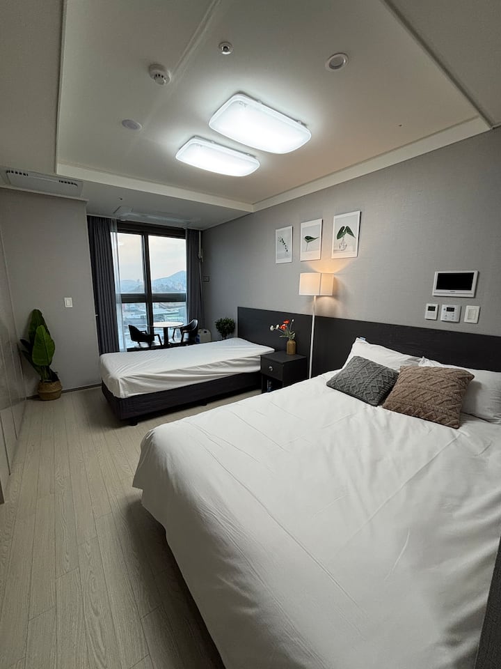 여수 학동/호수+시티뷰/최대 2인/맛집거리 도보5분/무료주차/관광지 9분/연박할인/취사가능 - Yeosu-si