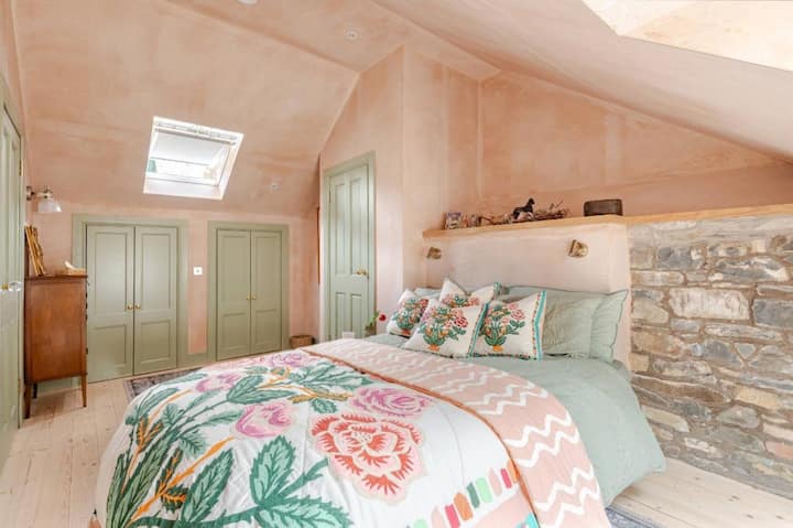 The Wood Wing Suite - Peebles