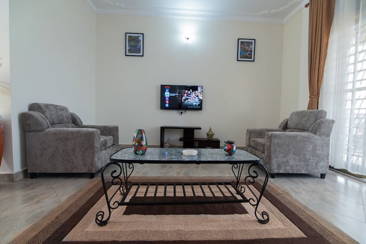 Peaceful Lake View Apartment - Kampala