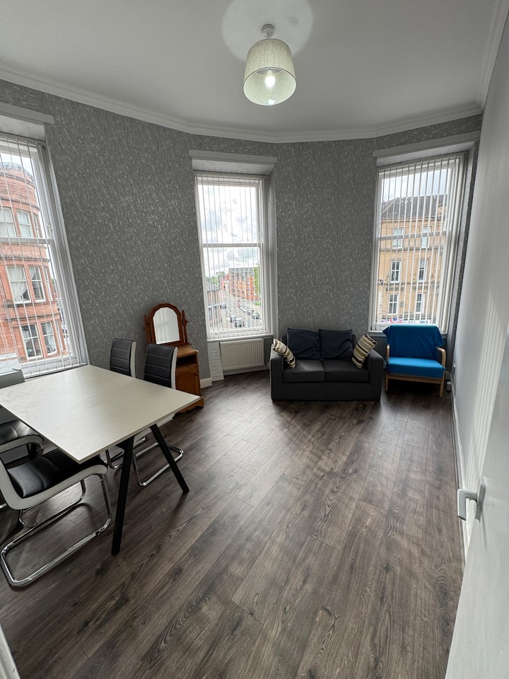 Central Glasgow Green Bridgeton +Kitchen +Living - Glasgow