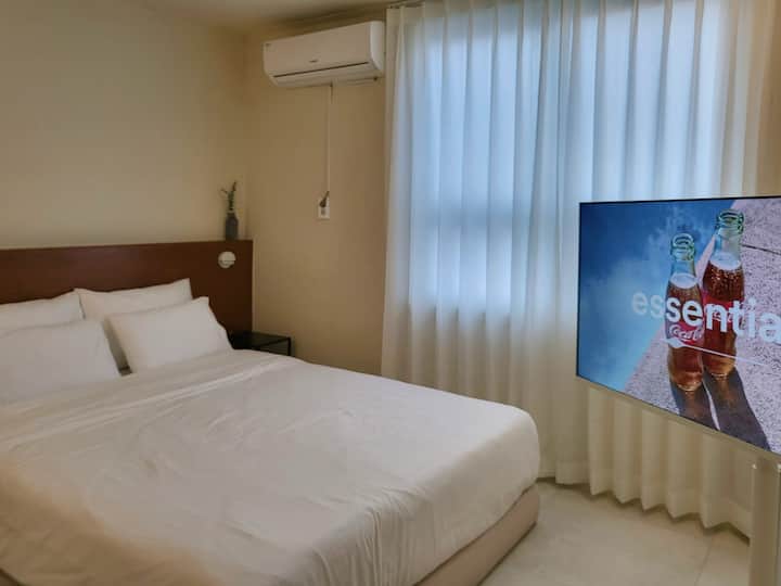 [Book&type_46] 한옥마을 도보 1분, 넓은 주차장, 북카페가 있는 감성숙소 - Jeonju-si